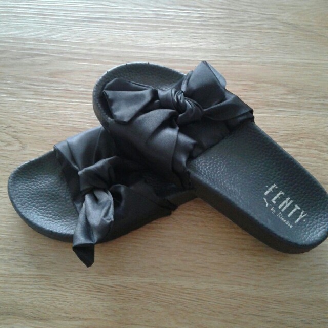 Puma Fenty Ribbon slipper, Women's Fashion, Footwear, Flipflops and ...