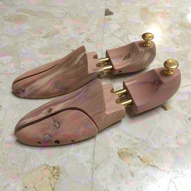 Premium Red Cedar Wood Shoe Tree, Men's Fashion, Footwear, Dress Shoes ...