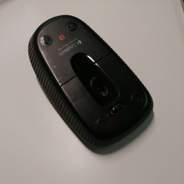 Logitech T400 Wireless Mouse 無線滑鼠, 電腦＆科技, 電腦周邊及配件, 電腦滑鼠及相關產品 - Carousell