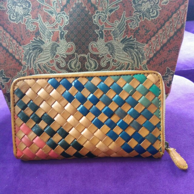 Dompet anyaman kulit, Fesyen Wanita, Tas & Dompet di Carousell