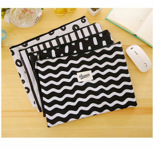 Map A4 Kain Black White, Buku & Alat Tulis, Alat Tulis di Carousell