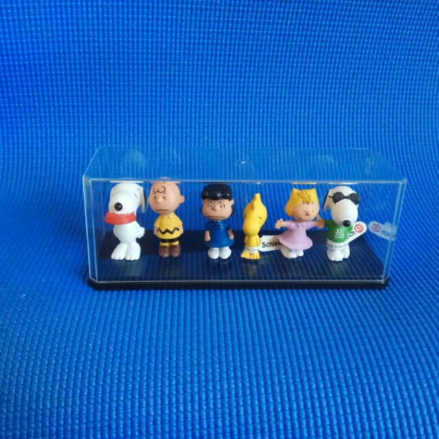 Snoopy Minifigures, Hobbies & Toys, Toys & Games on Carousell