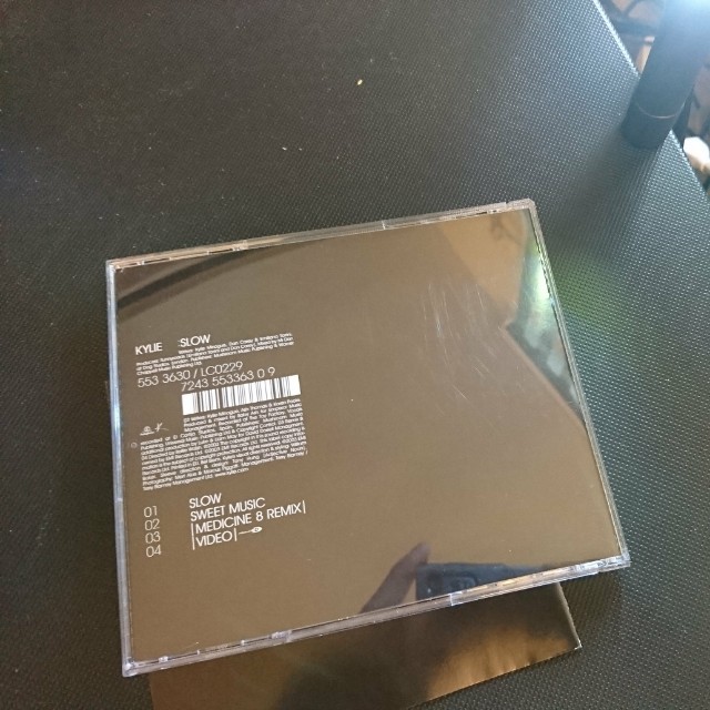 Kylie Minogue Slow CD single, 興趣及遊戲, 收藏品及紀念品, 明星周邊 - Carousell
