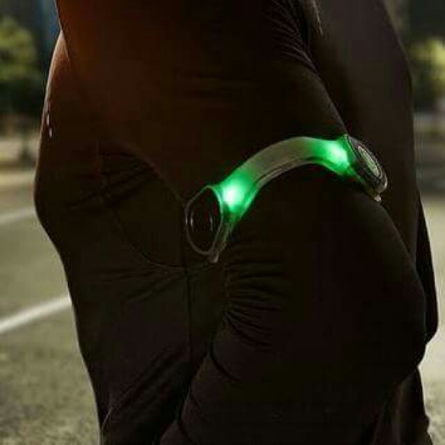 LED light arm/leg bands, Men's Fashion, Activewear on Carousell
