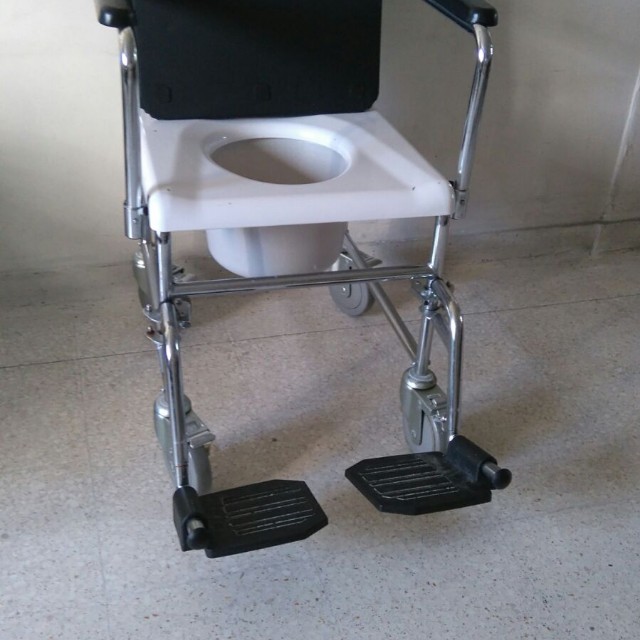 Commode, Everything Else on Carousell