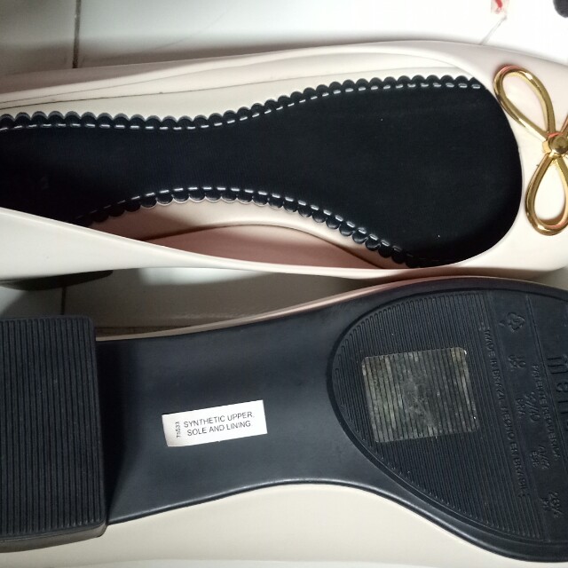 Pretty melissa, Women's Fashion, Footwear, Flats on Carousell
