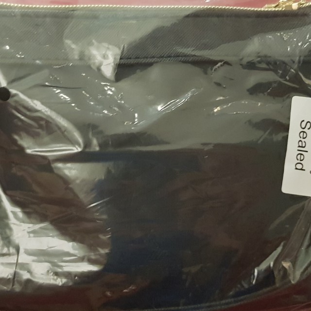 Singapore Airlines First Class Amenity Kit (Female), Men's Fashion ...