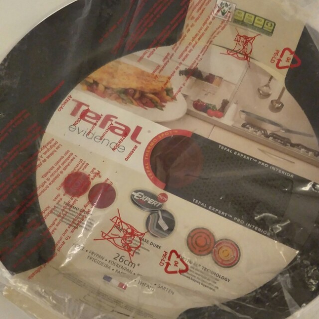 Tefal 26cm Frypan, TV & Home Appliances, Kitchen Appliances, Cookers on Carousell