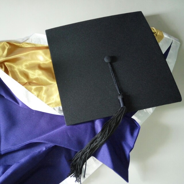 Graduation Gown L for Engineering NUS NTU SMU University Garment, Suit ...