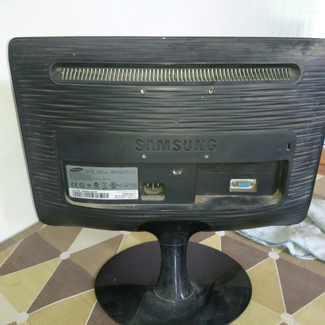 Samsung Monitor 15.6" LCD, Computers & Tech, Desktops on Carousell