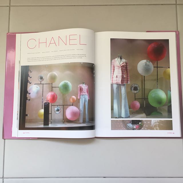 Visual Merchandising: Window Display, Hobbies & Toys, Books & Magazines ...