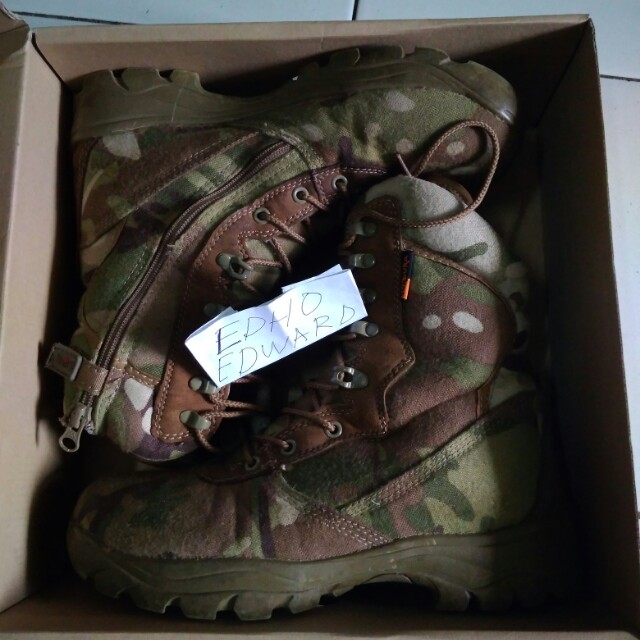 Magnum boots multicam, Fesyen Pria, Sepatu di Carousell