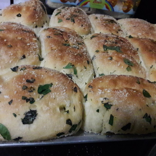 Freshly Baked Pandesal- plain & Malunggay whole wheat (Filipino Bread ...