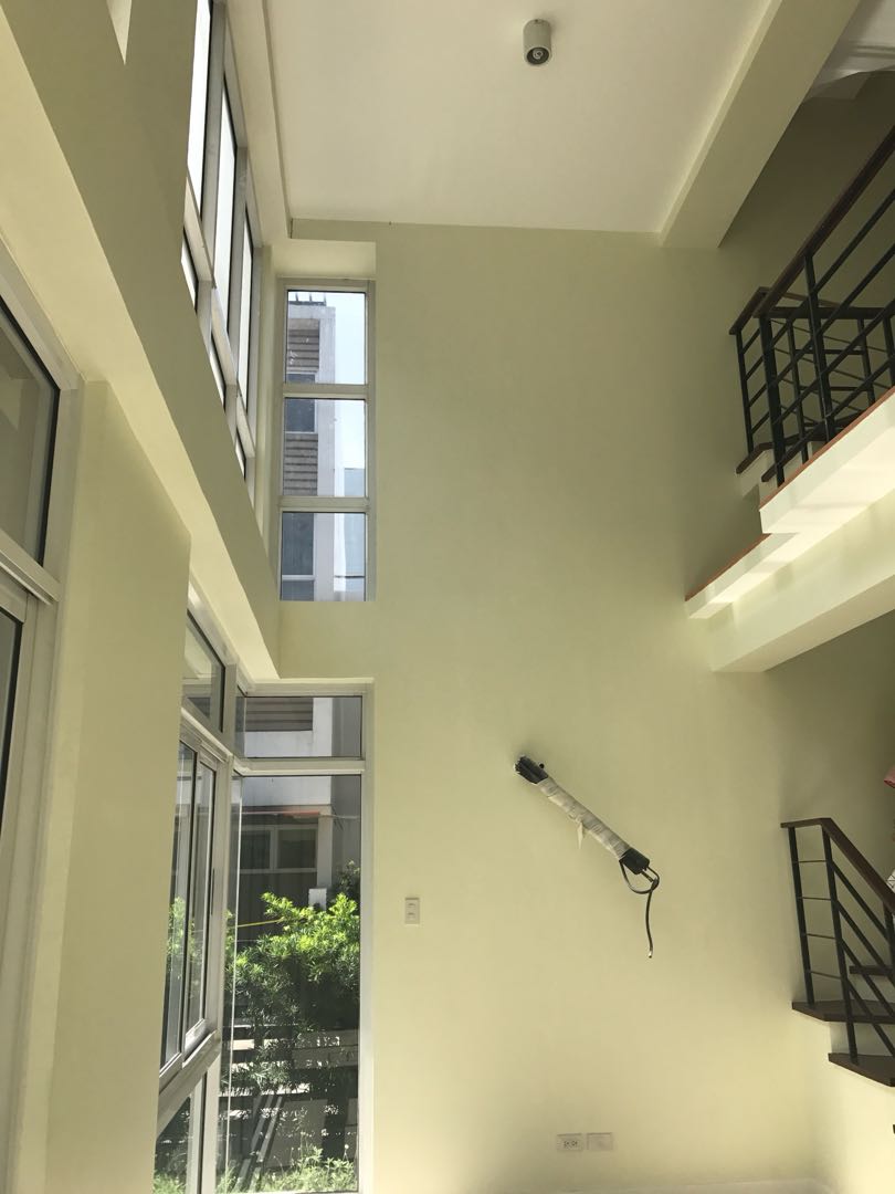 68 Roces Townhouse, Property, For Sale, Townhouse on Carousell