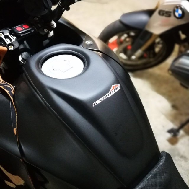 Honda CB400X Tank Cover, Motorcycles, Motorcycle Accessories on Carousell