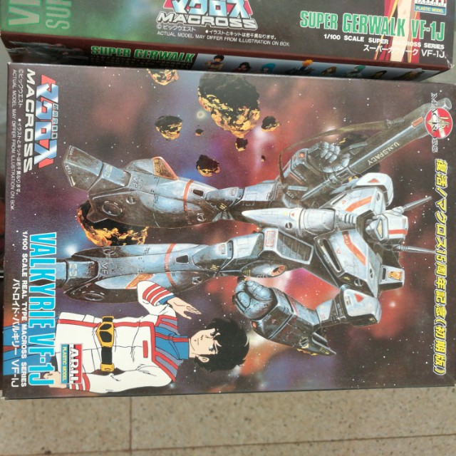 Macross 1/100 scale model. Rare, Hobbies & Toys, Toys & Games on Carousell