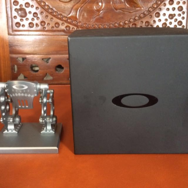 Oakley Robotic Store Miniatur, Luxury, Accessories on Carousell