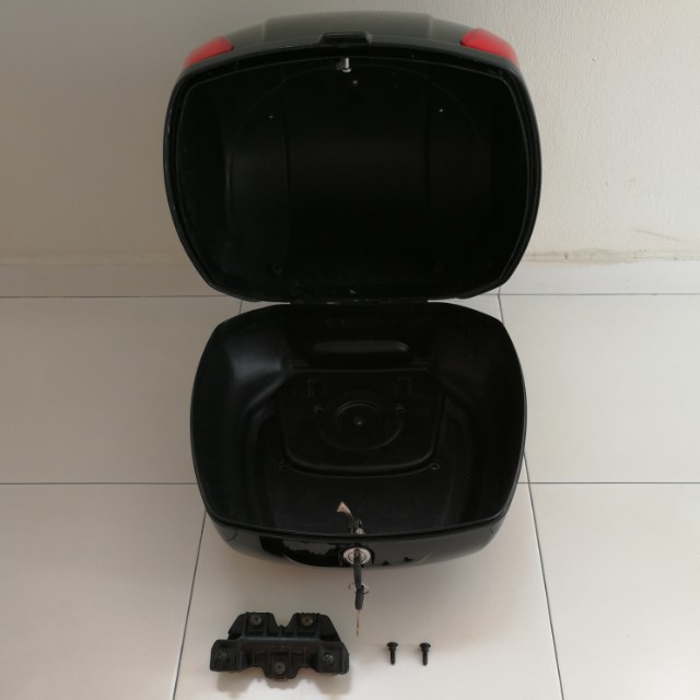 VESPA GTS Super GTV 42L Top Box, Motorcycles, Motorcycle Accessories on ...