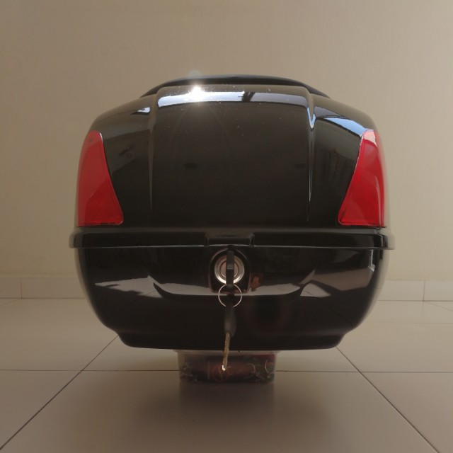 VESPA GTS Super GTV 42L Top Box, Motorcycles, Motorcycle Accessories on ...