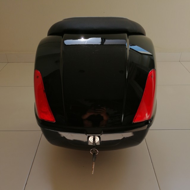 VESPA GTS Super GTV 42L Top Box, Motorcycles, Motorcycle Accessories on ...