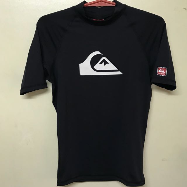 QUICKSILVER UV Tech shortsleeve Rash guard small size, Men's Fashion ...