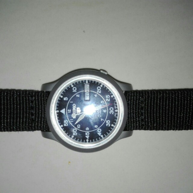 Seiko SNK809K2, Men's Fashion, Watches & Accessories, Watches on Carousell