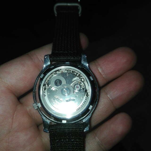 Seiko SNK809K2, Men's Fashion, Watches & Accessories, Watches on Carousell