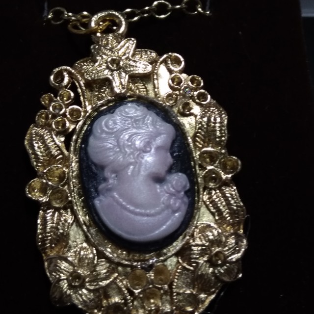 Light purple lady cameo necklace in gold settings, Women's Fashion, Jewelry & Organizers ...