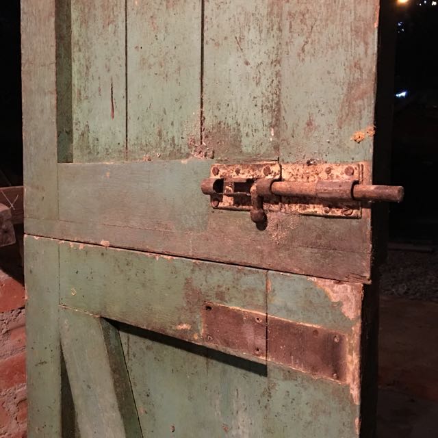 Pintu kayu lama 2 daun atas bawah, Furniture & Home Living, Home Decor ...