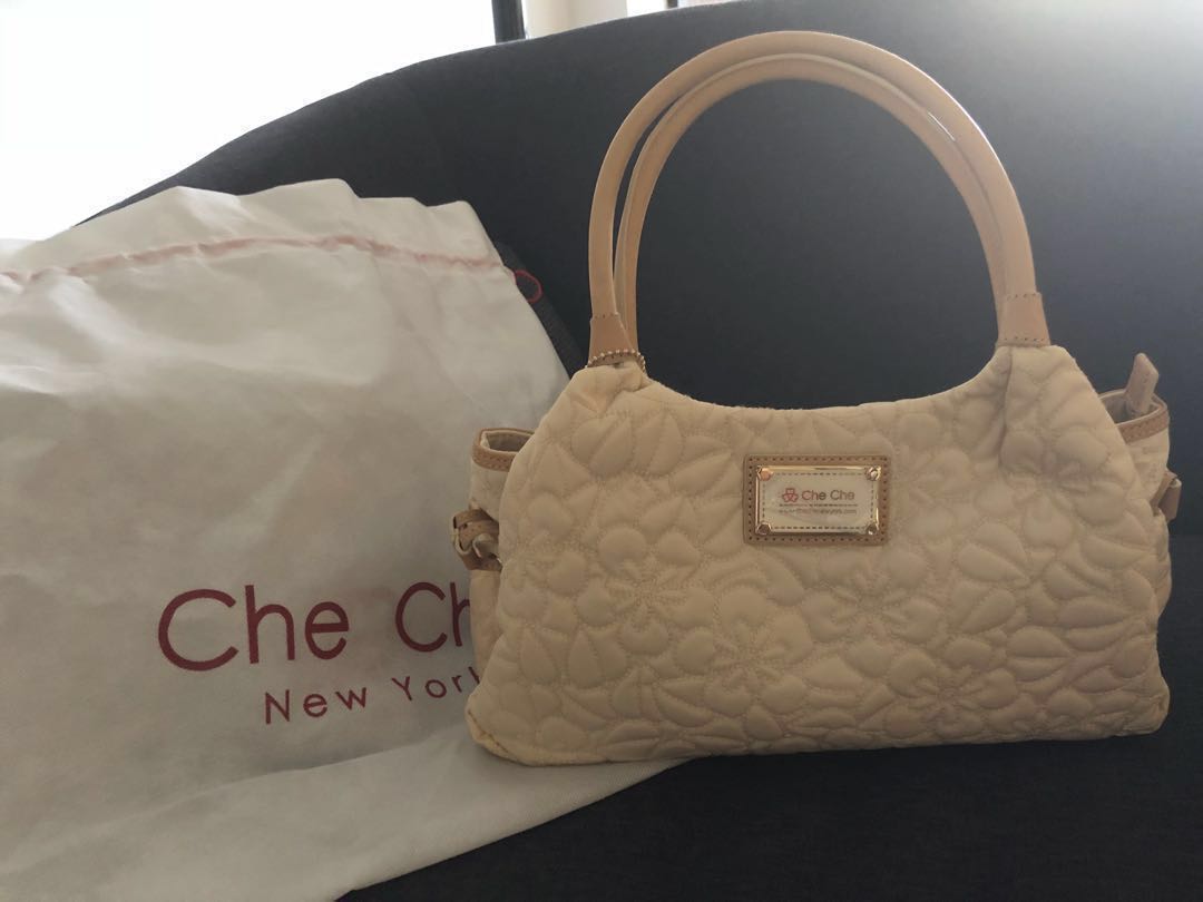 Che Che Shoulder Bag, Women's Fashion, Bags & Wallets, Shoulder Bags on ...