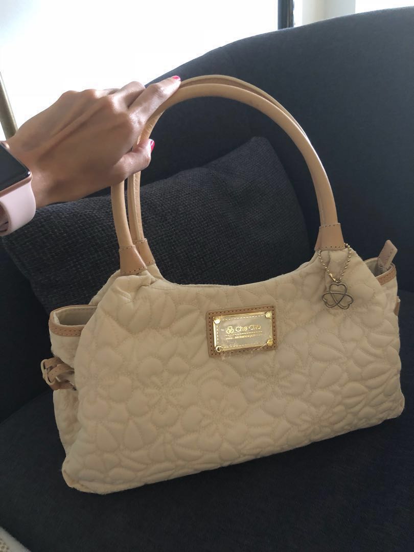 Che Che Shoulder Bag, Women's Fashion, Bags & Wallets, Shoulder Bags on ...