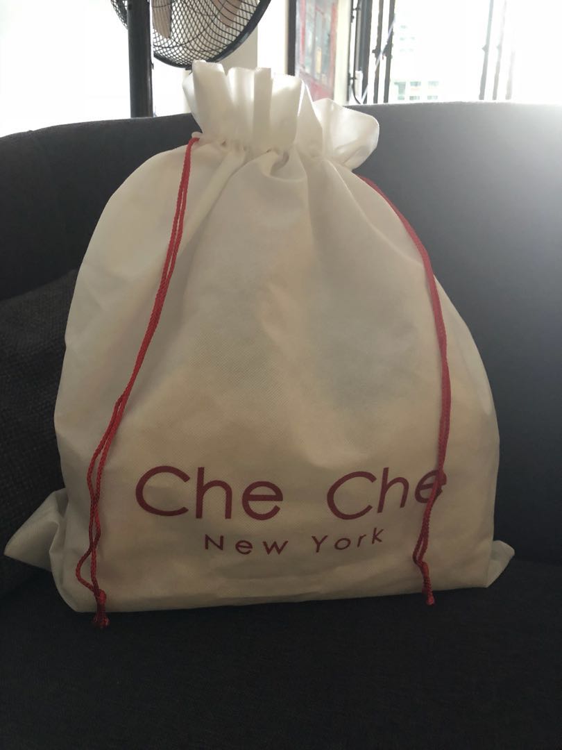 Che Che Shoulder Bag, Women's Fashion, Bags & Wallets, Shoulder Bags on ...