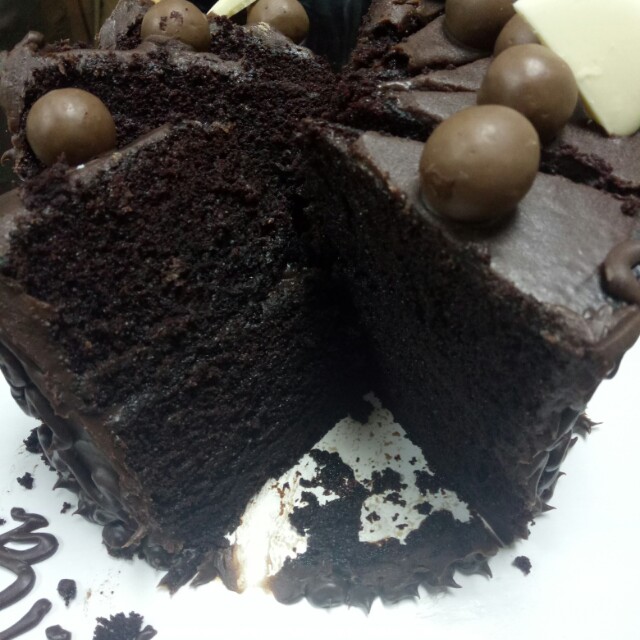 Choco Overload Birthday cake with Ganache Frosting, Food & Drinks ...