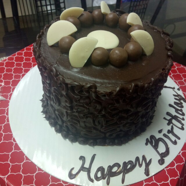 Choco Overload Birthday cake with Ganache Frosting, Food & Drinks ...
