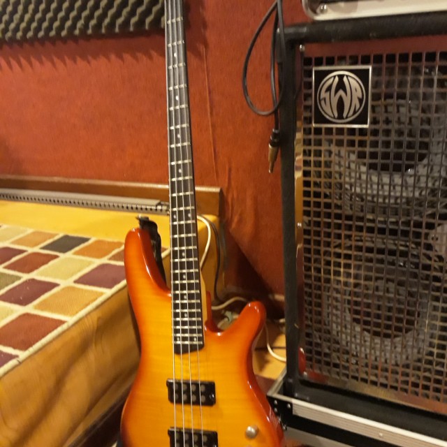 Sound bass+head...swr goliat 4 ohm head swr working pro 700, Musik ...