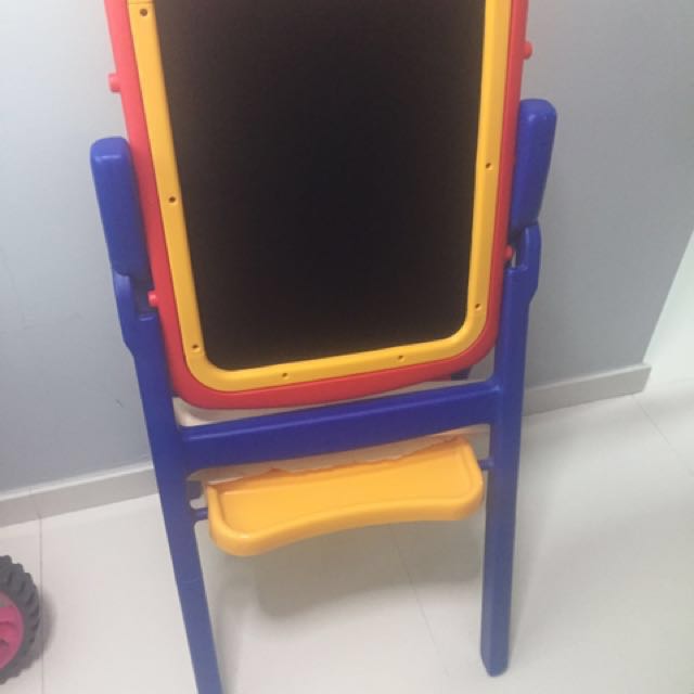 Crayola Easel, Babies & Kids, Baby Nursery & Kids Furniture, Kids ...