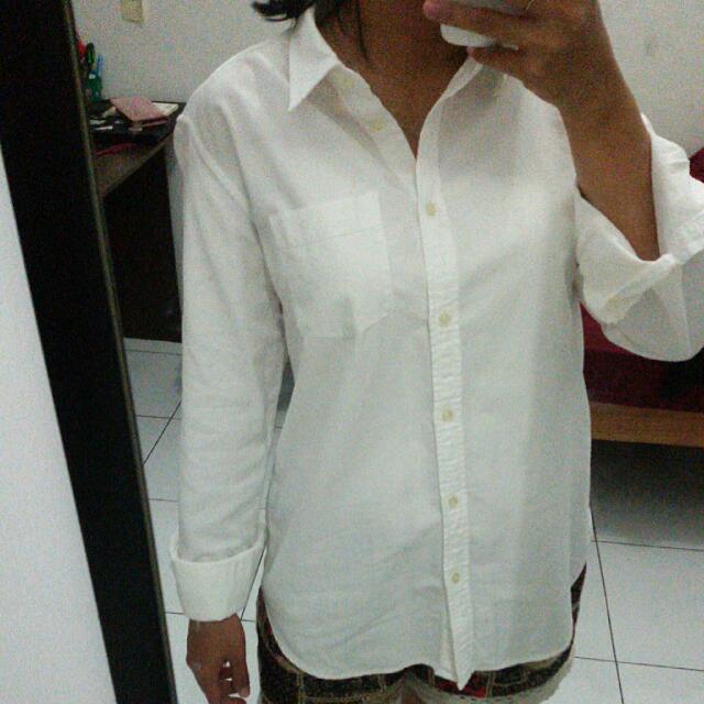 Kemeja Putih Uniqlo, Fesyen Wanita, Pakaian Wanita di Carousell Kemeja Putih Uniqlo, Fesyen Wanita, Pakaian Wanita di Carousell