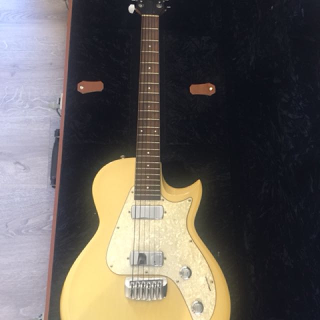 Taylor Solidbody Classic, Hobbies & Toys, Music & Media, Musical ...