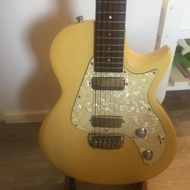 Taylor Solidbody Classic, Hobbies & Toys, Music & Media, Musical ...