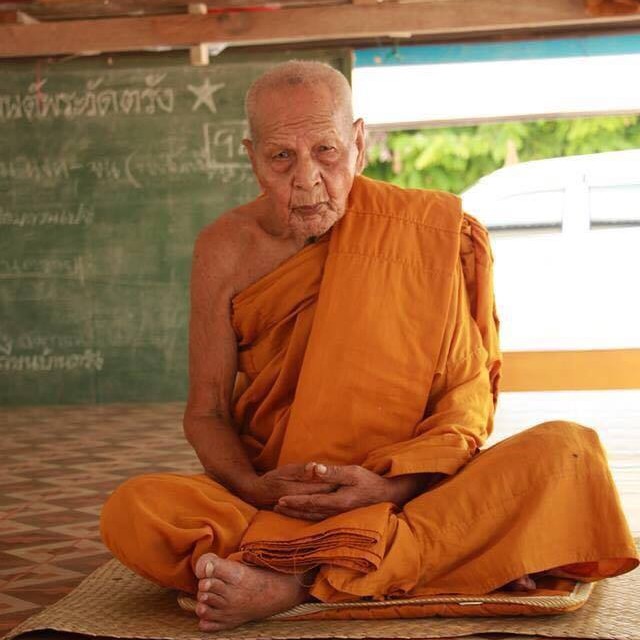 ** PM ** Phra Pidta BE 2511 Phor Than Seng Wat Leam Sai, Hobbies & Toys, Memorabilia ...