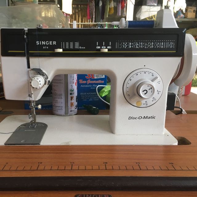 Singer Disc-o-matic sewing machine, Hobbies & Toys, Stationary & Craft ...