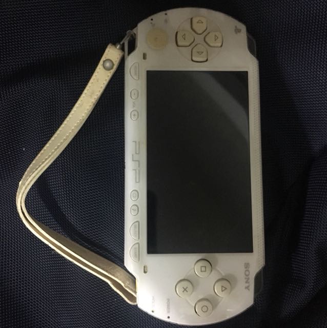 Sony PSP 1 代 1st generation White, 電子遊戲, 電子遊戲, PlayStation - Carousell