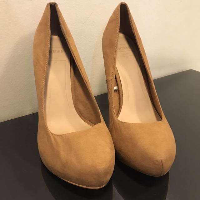 Camel Colored Suede Pumps, Women's Fashion, Footwear, Heels on Carousell