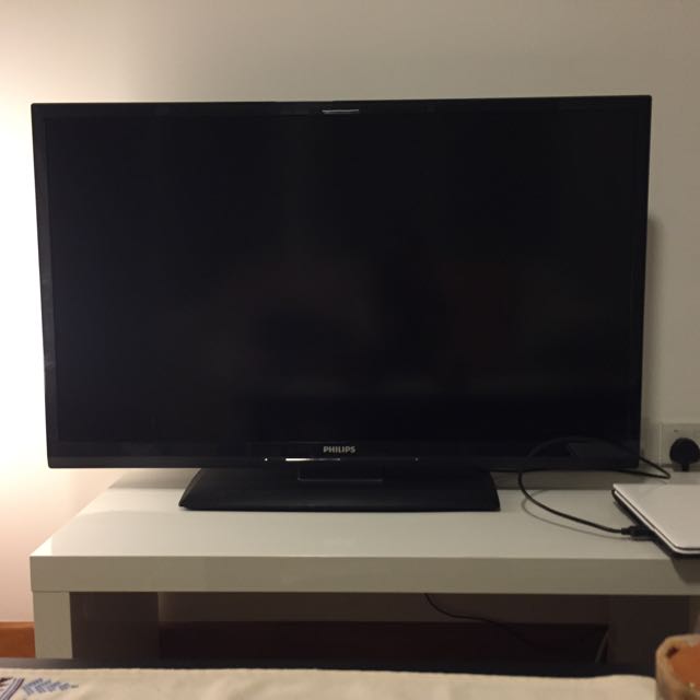 Philips Flatscreen TV (Free console!), Furniture & Home Living ...
