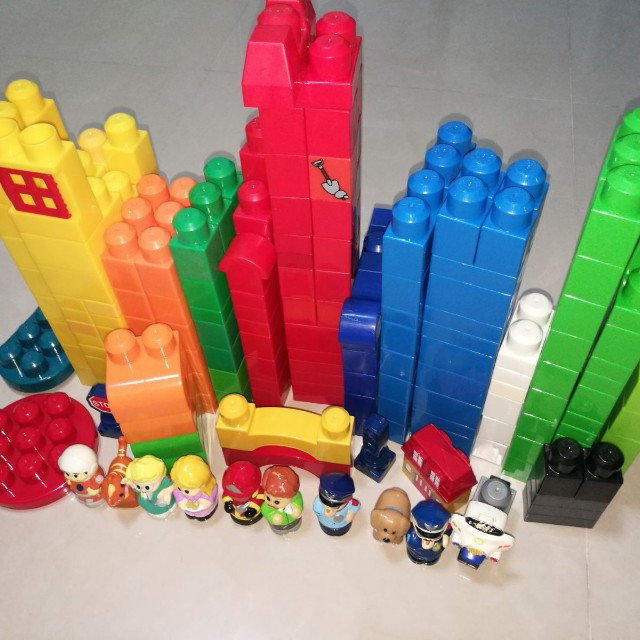Mega blocks 2 x blocks bucket and characters, Hobbies & Toys, Toys ...