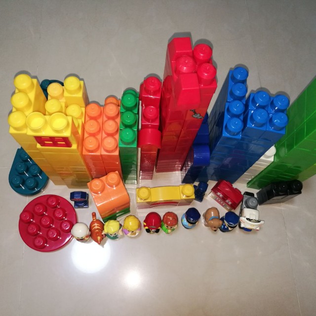 Mega blocks 2 x blocks bucket and characters, Hobbies & Toys, Toys ...