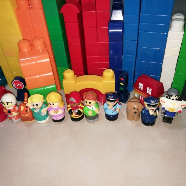 Mega blocks 2 x blocks bucket and characters, Hobbies & Toys, Toys ...