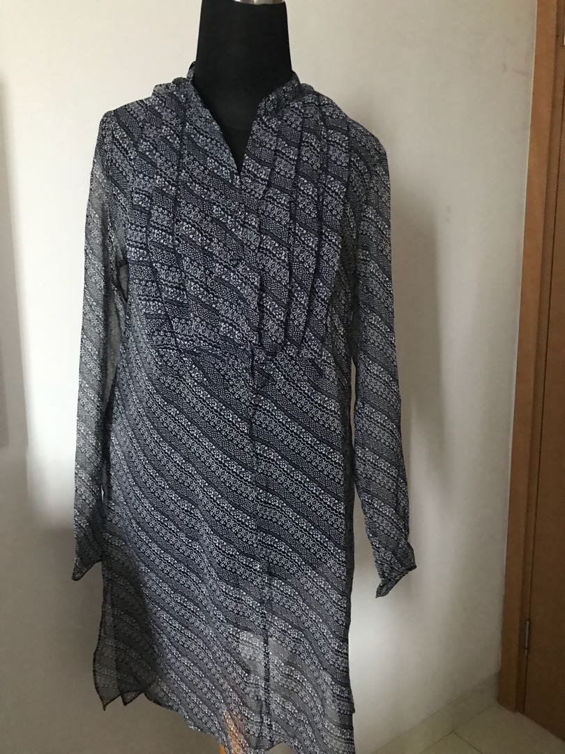 Blouse, Fesyen Wanita, Pakaian Wanita, Atasan di Carousell