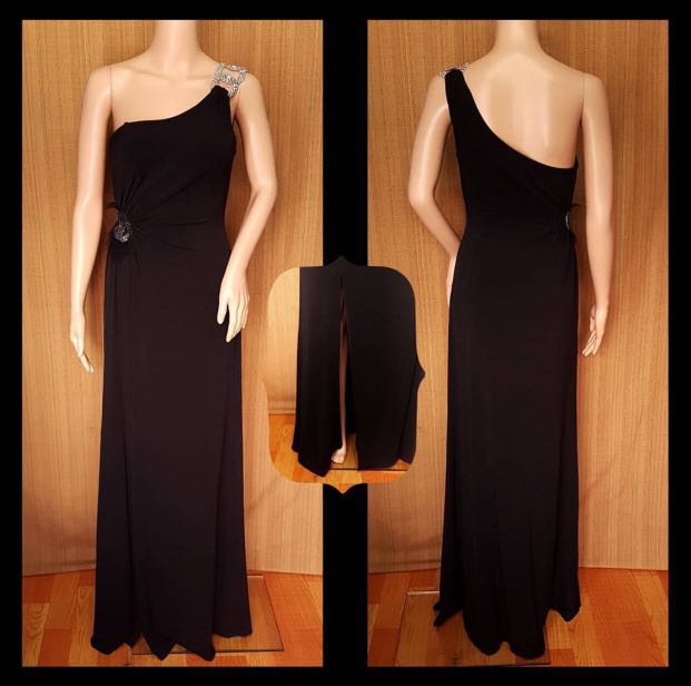 Venus cut evening dress with slit on the side, just some stone missing ...