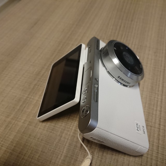 World Slimmest Mirrorless interchangeable lens camera: Samsung NX Mini ...